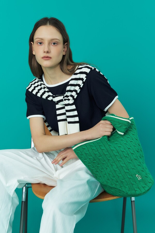 LF헤지스, 첫 악세사리 아이템 '아이코닉 니트백' 출시