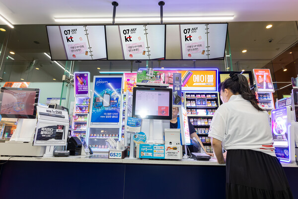 KT, GS리테일 매장 1000곳에 디지털 광고판 ‘탑뷰’ 구축