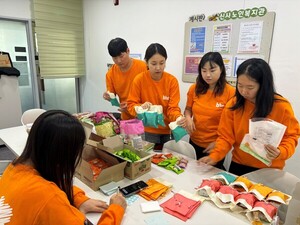 bhc 치킨 대학생 봉사단, 노인복지관서 간식 나눔 봉사 진행