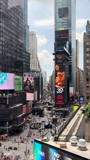 美 타임스스퀘어 광장에 'BBQx밀키스' 떴다...전광판엔 'BBQ 30주년' 광고